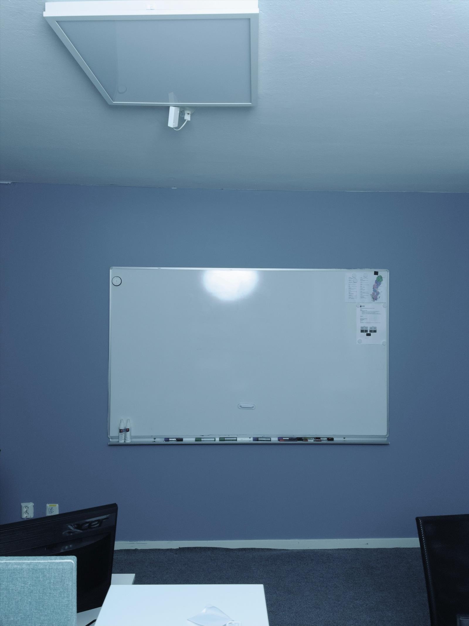 Whiteboard (Ca mått 200 x (37450) via konkursauktion | Budi.se
