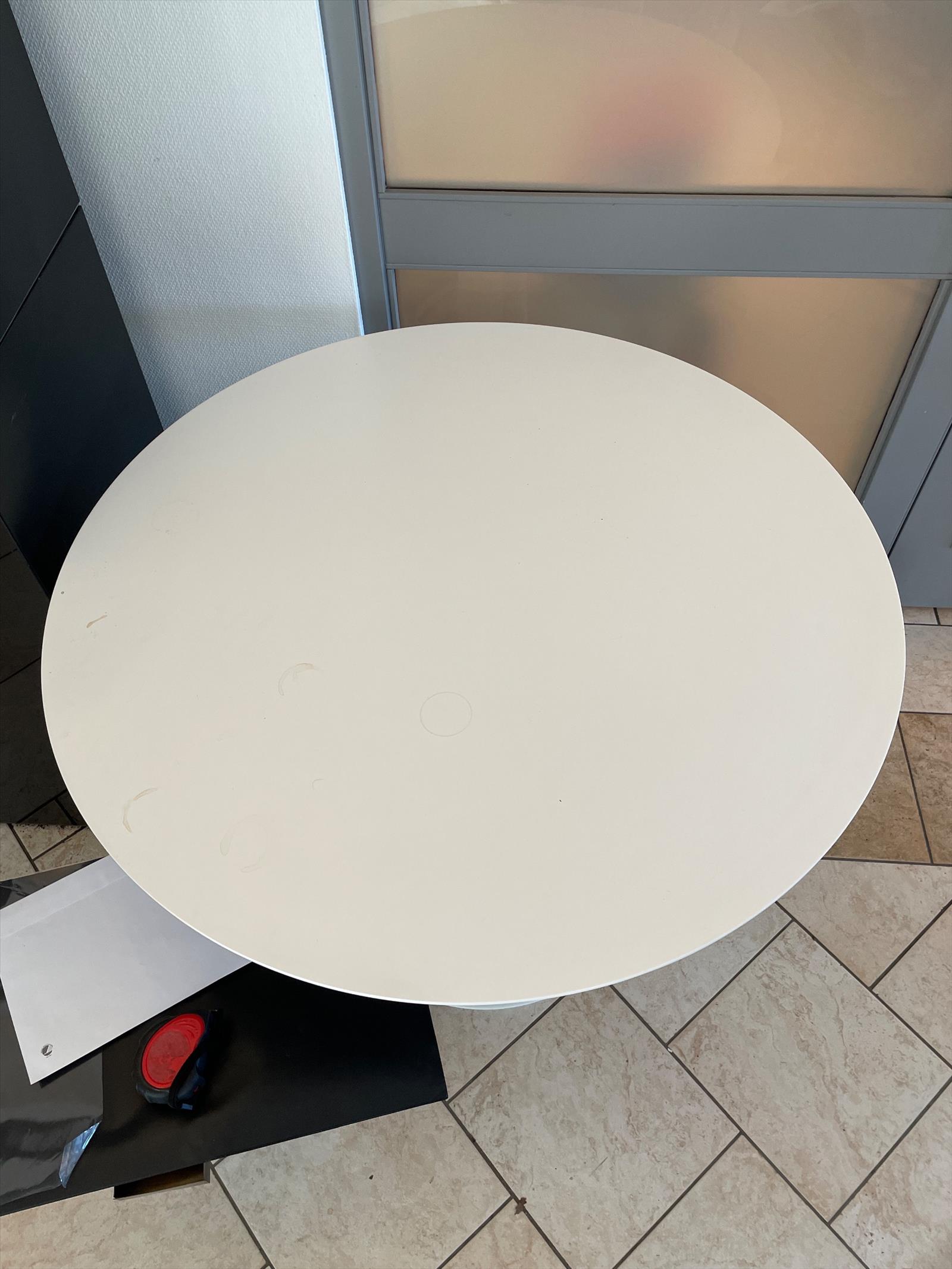 Runt vitt matbord (36235) via konkursauktion - Budi Auktioner