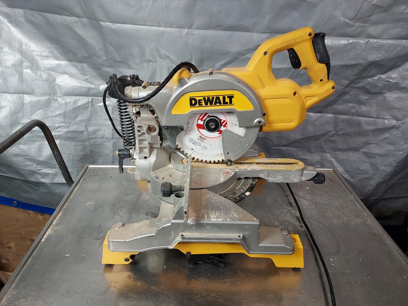 Kap gersag Dewalt DWS777 QS 65299 via konkursauktion Budi Auktioner